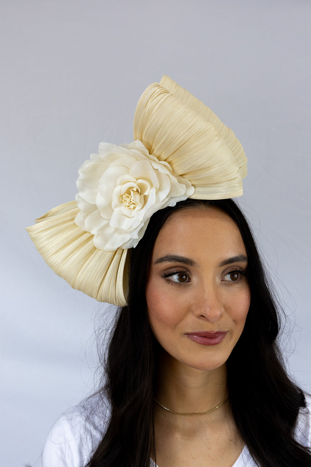 Ivory Photo Finish Fascinator – Darling State of Mind