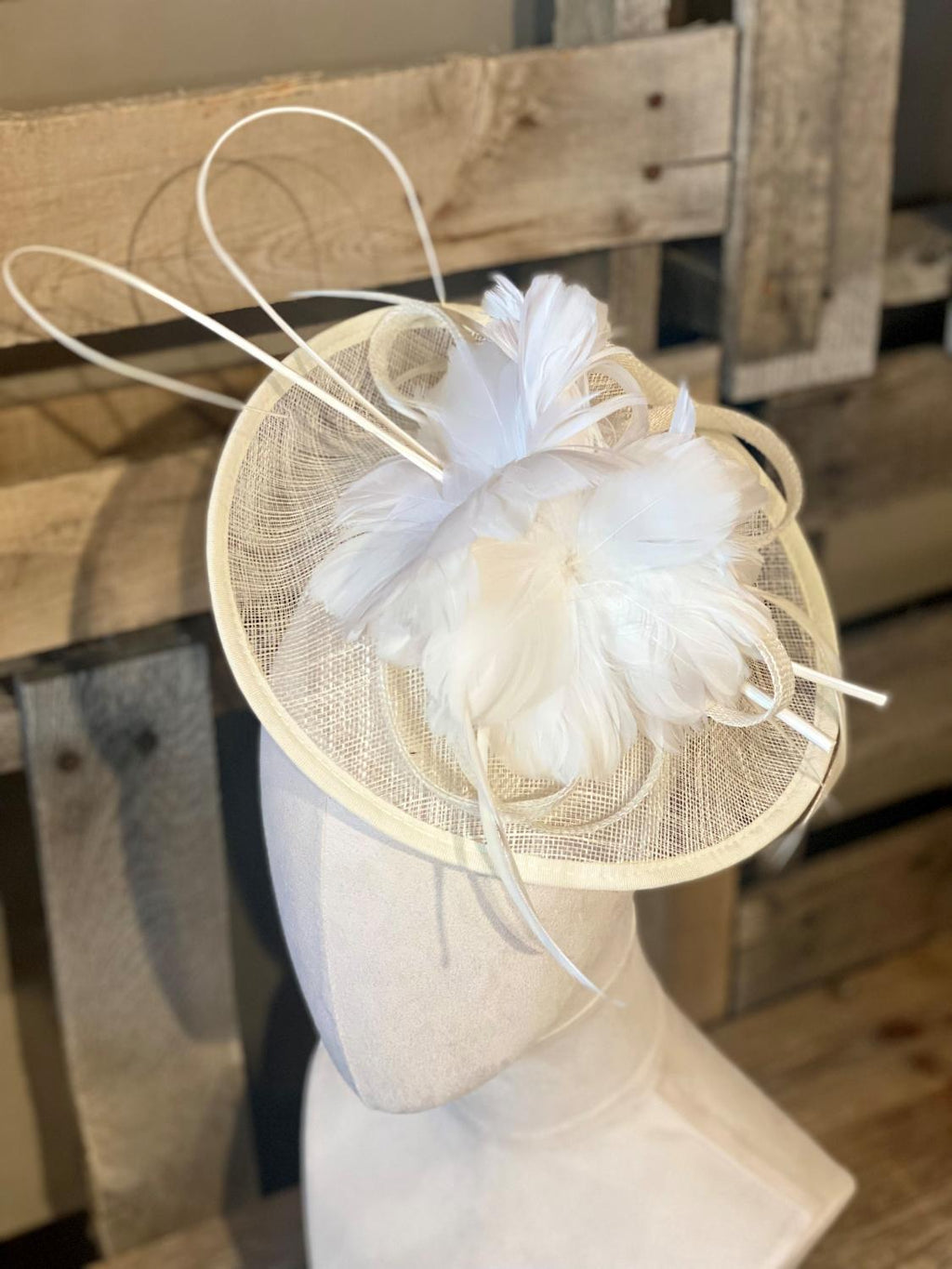 Ivory Fashion Fascinator – Darling State of Mind